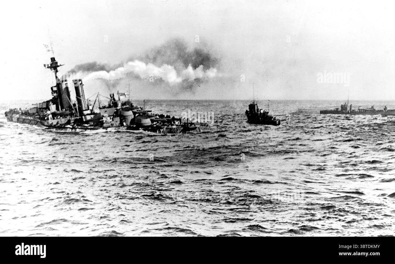 HMS Audacious sinking . 1914 - 1918 Stock Photo - Alamy