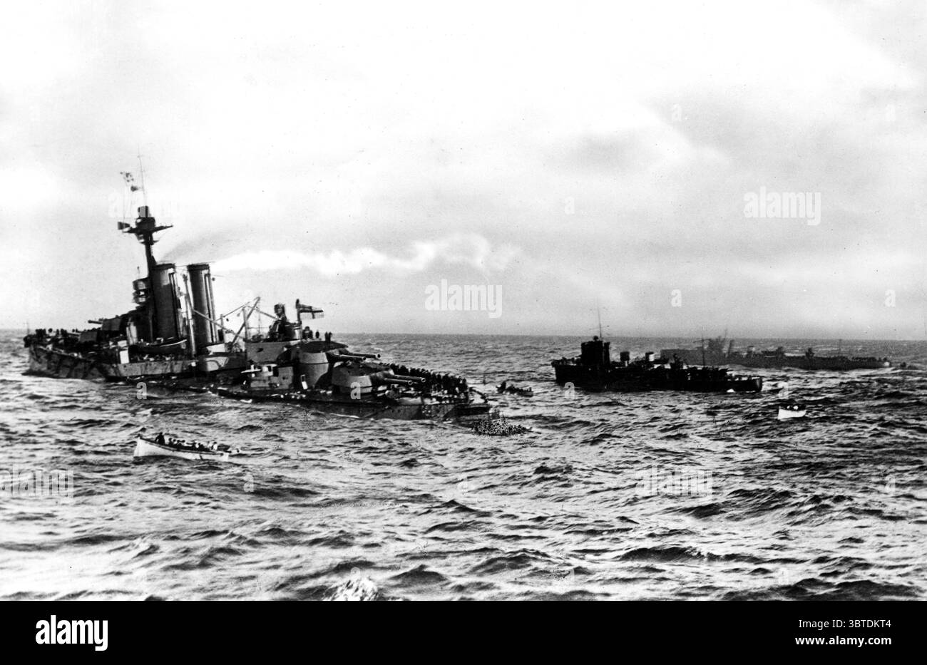 British battleship " Audacious " sinking after striking mine . 27 ...