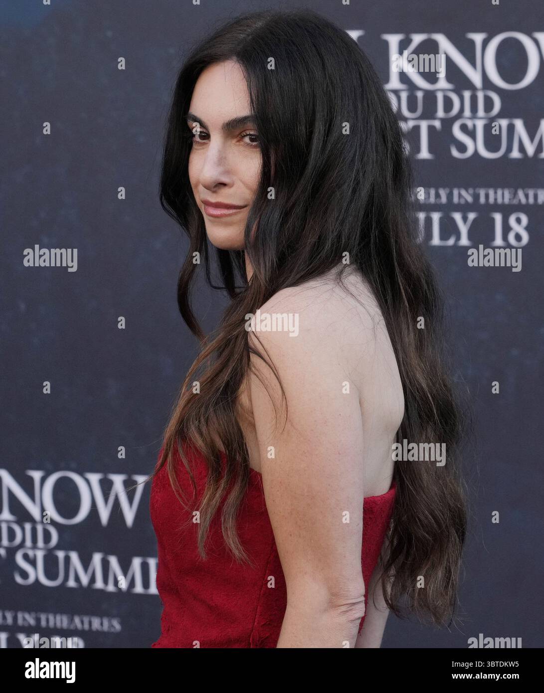 Jennifer Kaytin Robinsons arrives at the Columbia Pictures' "I KNOW ...