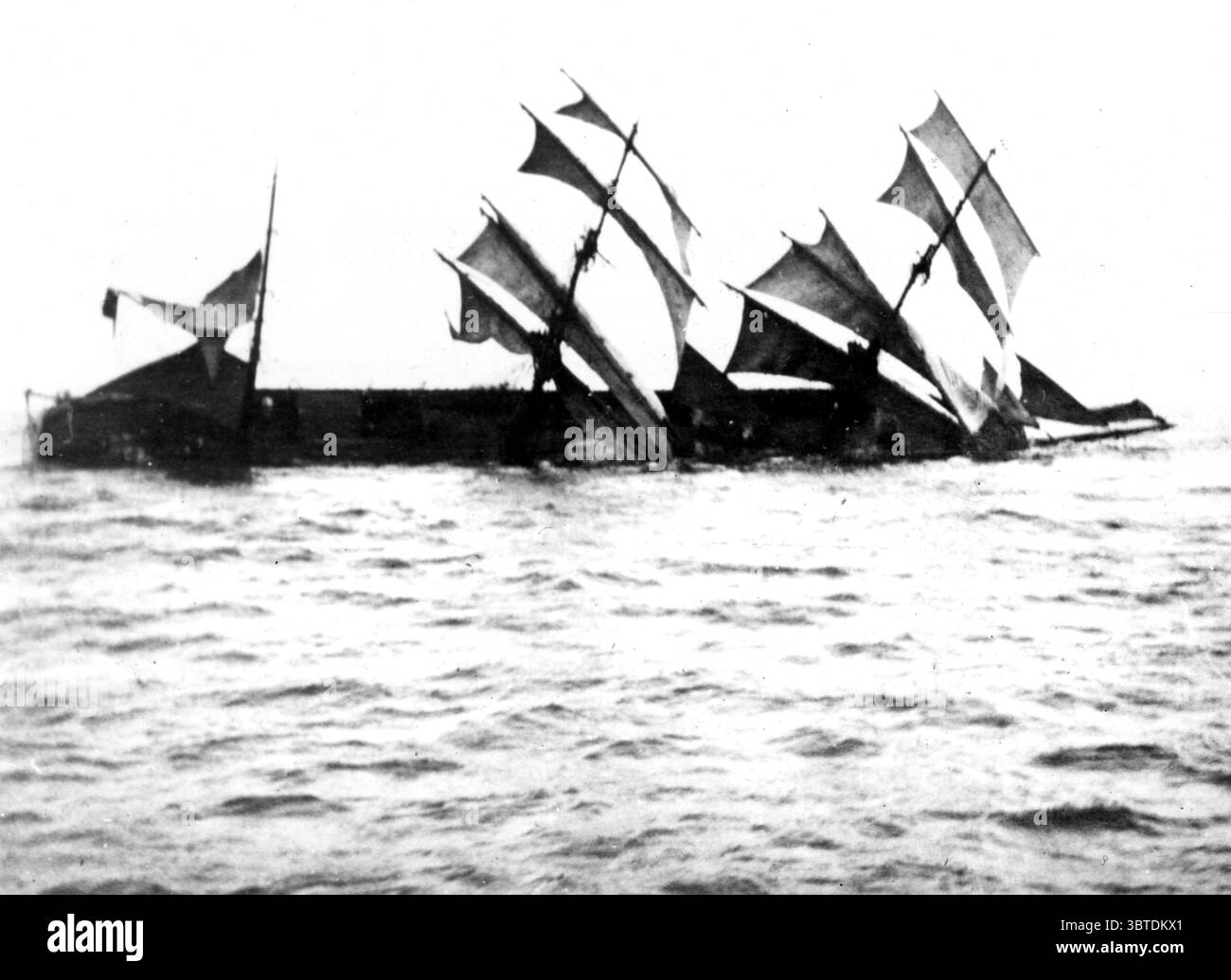 Sinking navy ship in Black and White Stock Photos & Images - Alamy