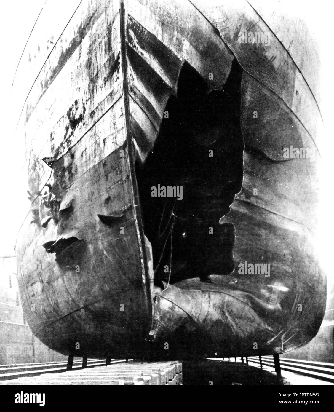 The damage done by a torpedo from a German submarine makes it possible ...