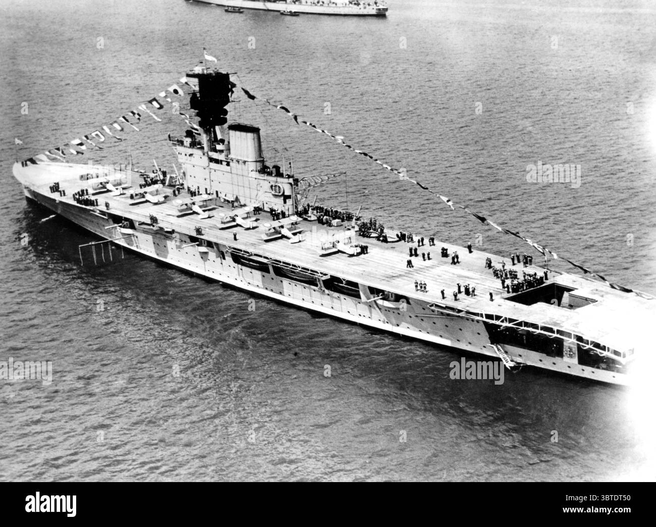 British aircraft carrier tender HMS Hermes Stock Photo - Alamy