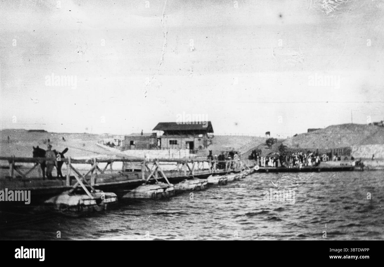 Pontoon bridge great war hi-res stock photography and images - Alamy