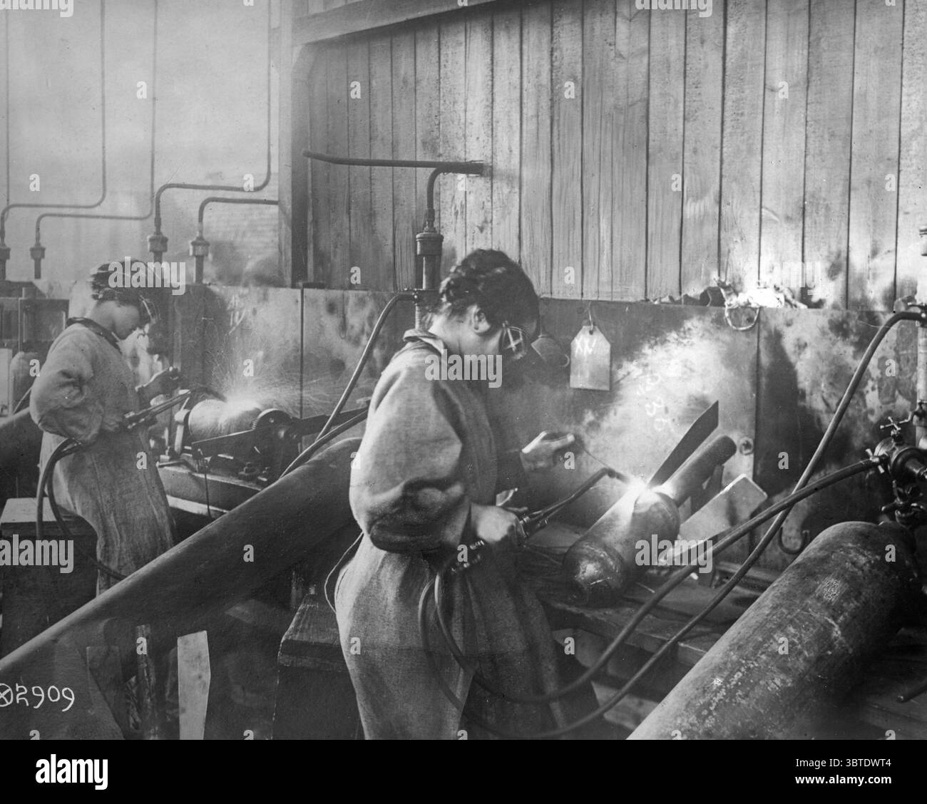 Munitions factory ww1 america hi-res stock photography and images - Alamy