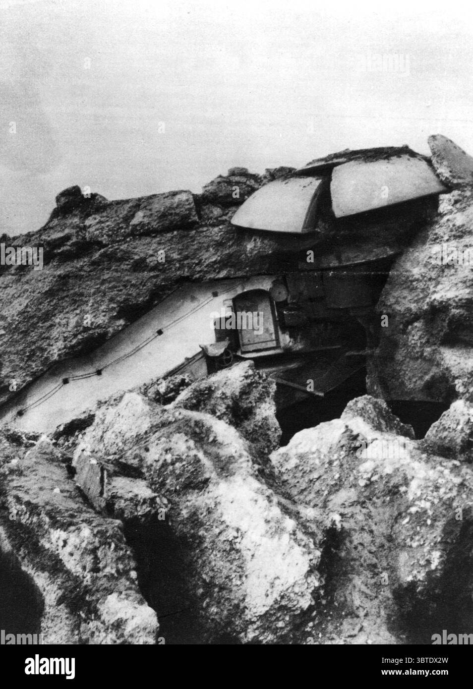 The devastating effect of a single German 42 cm shot on the reinforced ...