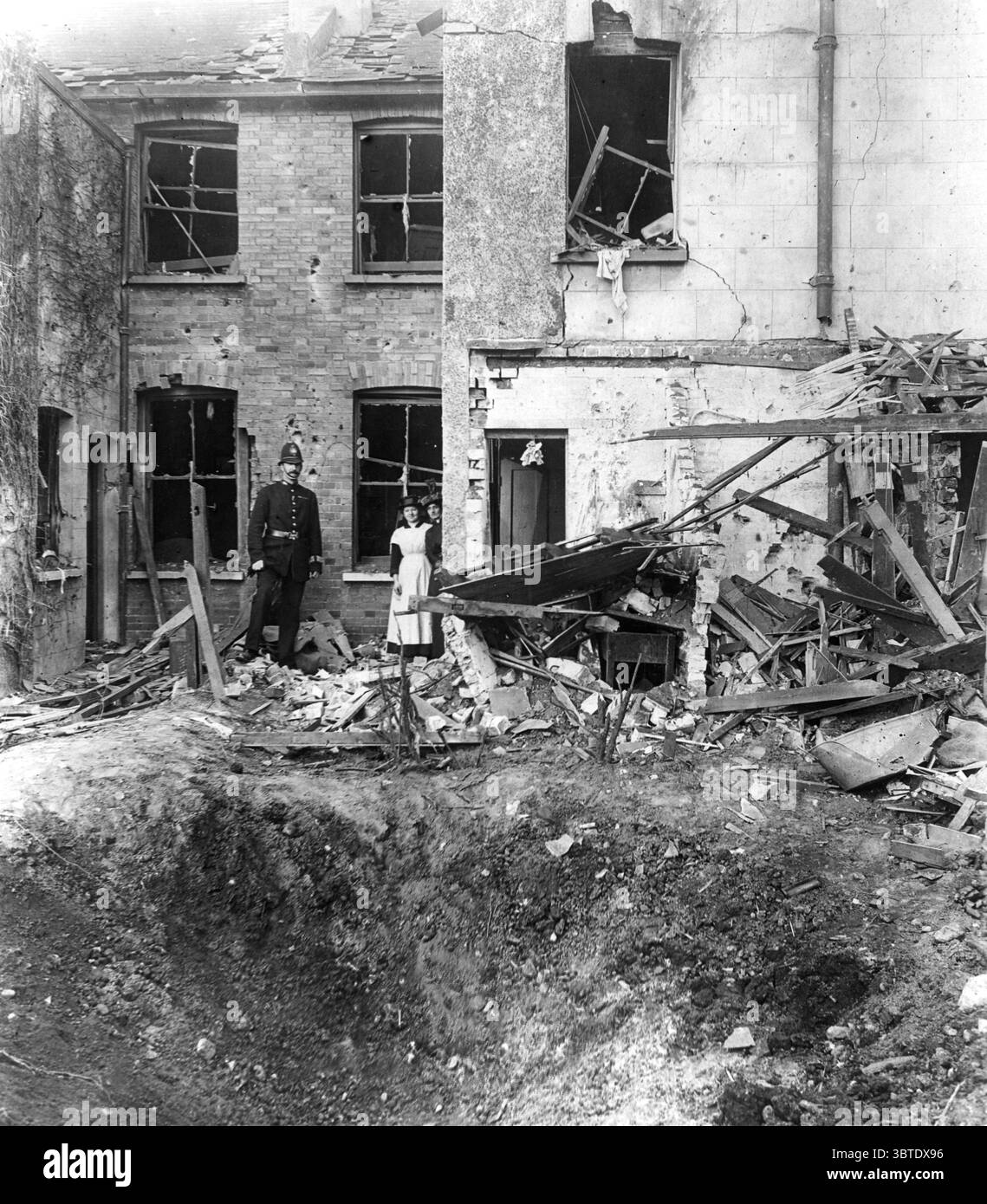 Zeppelin raid hi-res stock photography and images - Alamy