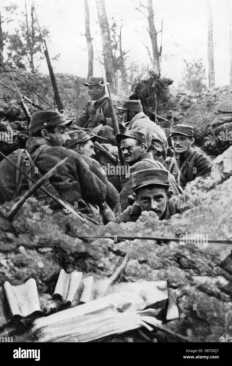 French troops in a captured German trench at Calonne Stock Photo - Alamy