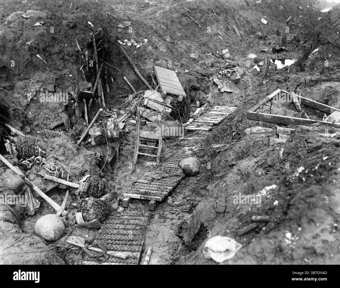 Operation on the Ancres Captured German trench , Puisieux , March 1917 ...