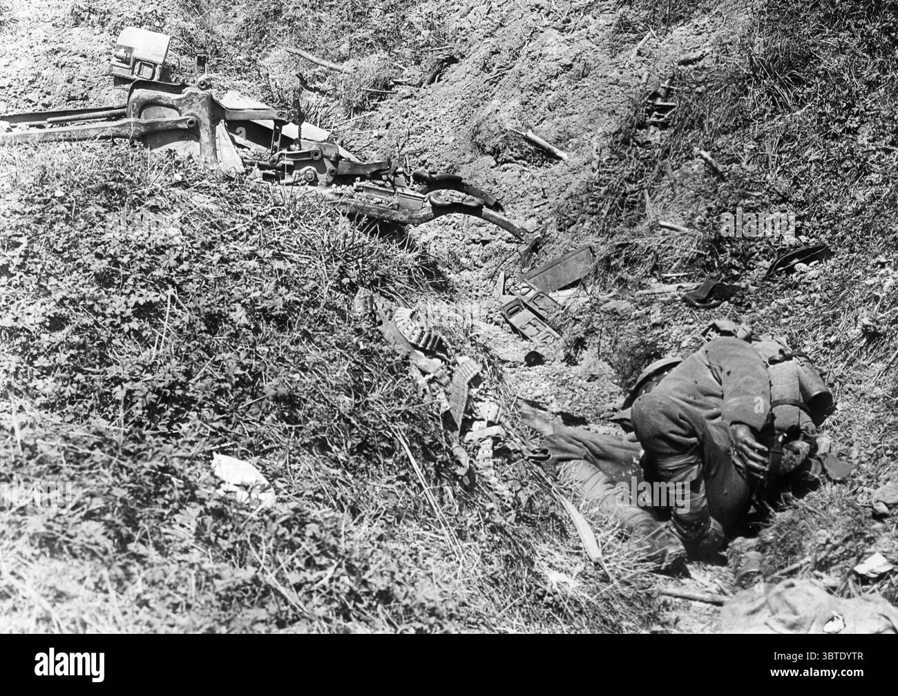Machine gun wounded Black and White Stock Photos & Images - Alamy