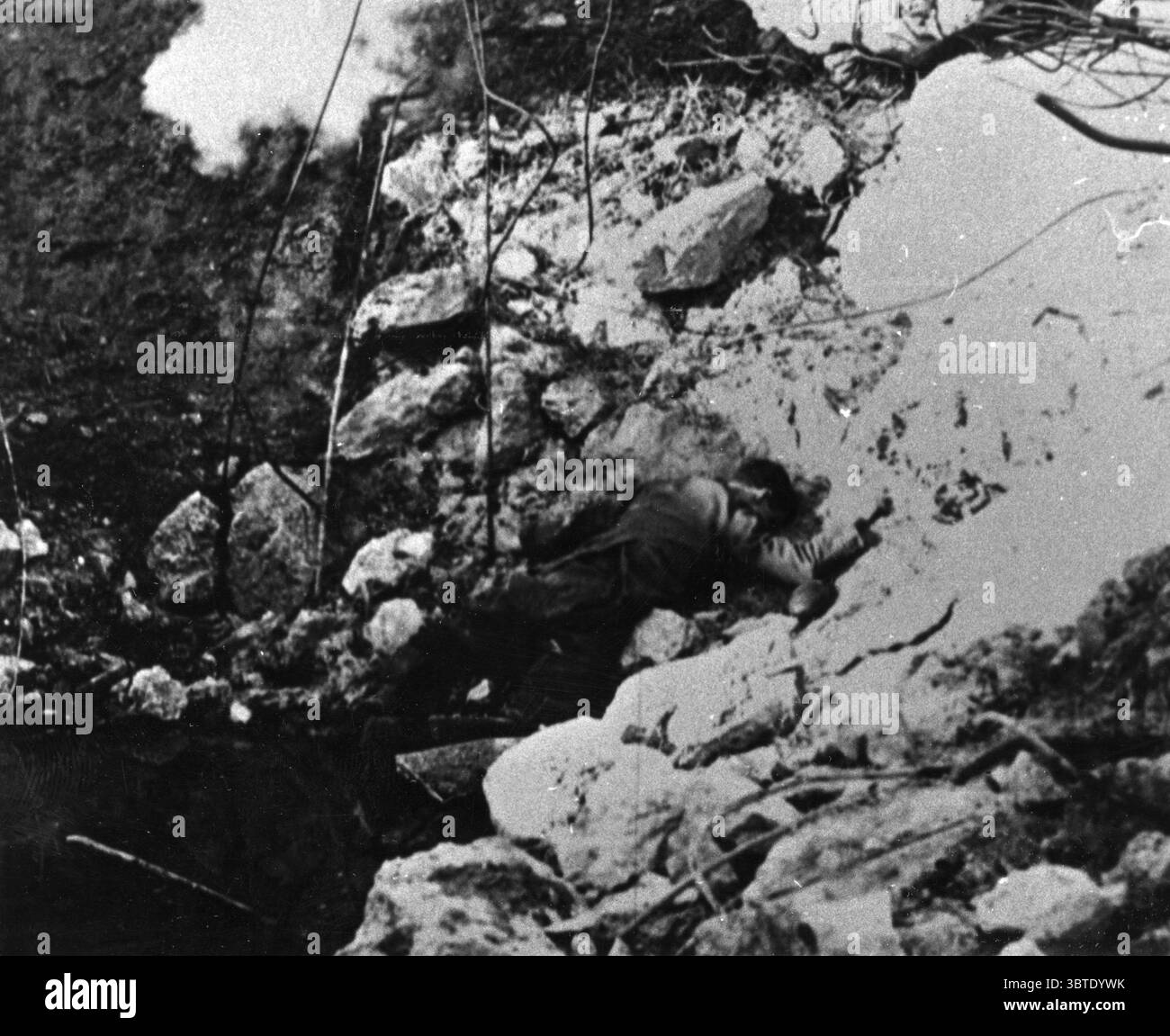 Chalk pits at Loos during fighting which were razed and held by 2nd ...