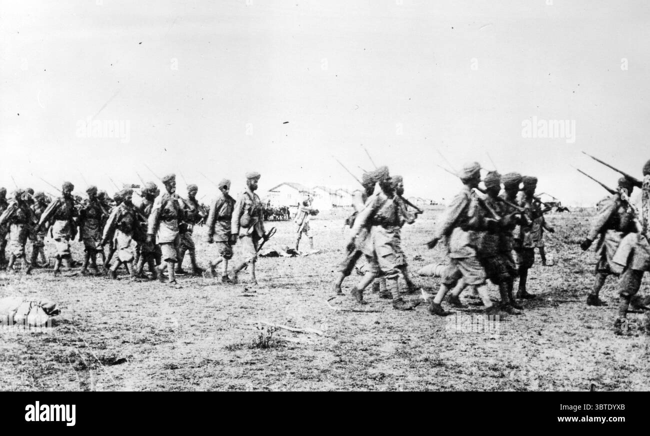 A column of Indian troops marches Stock Photo - Alamy