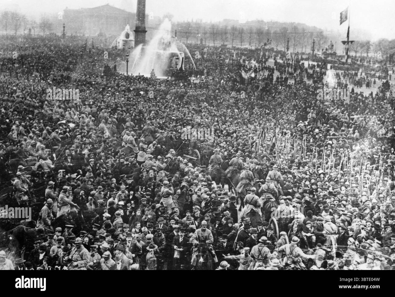 French mounted troops in the sqaure control the crowd Stock Photo - Alamy