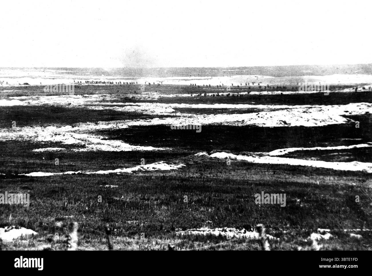 Battle of Albert British troops attacking German trenches near Mametz ...