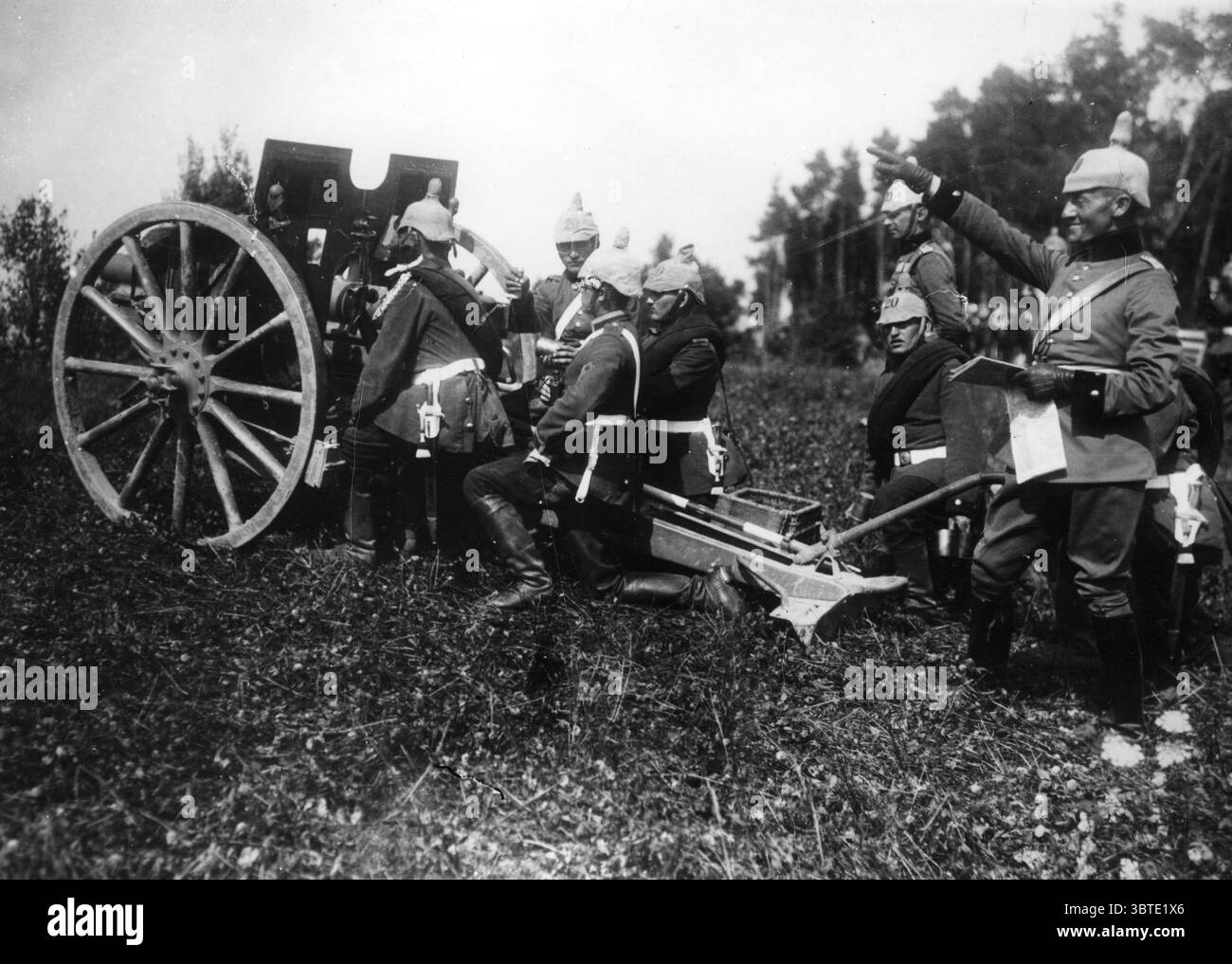 Artillery in firing position Stock Photo - Alamy