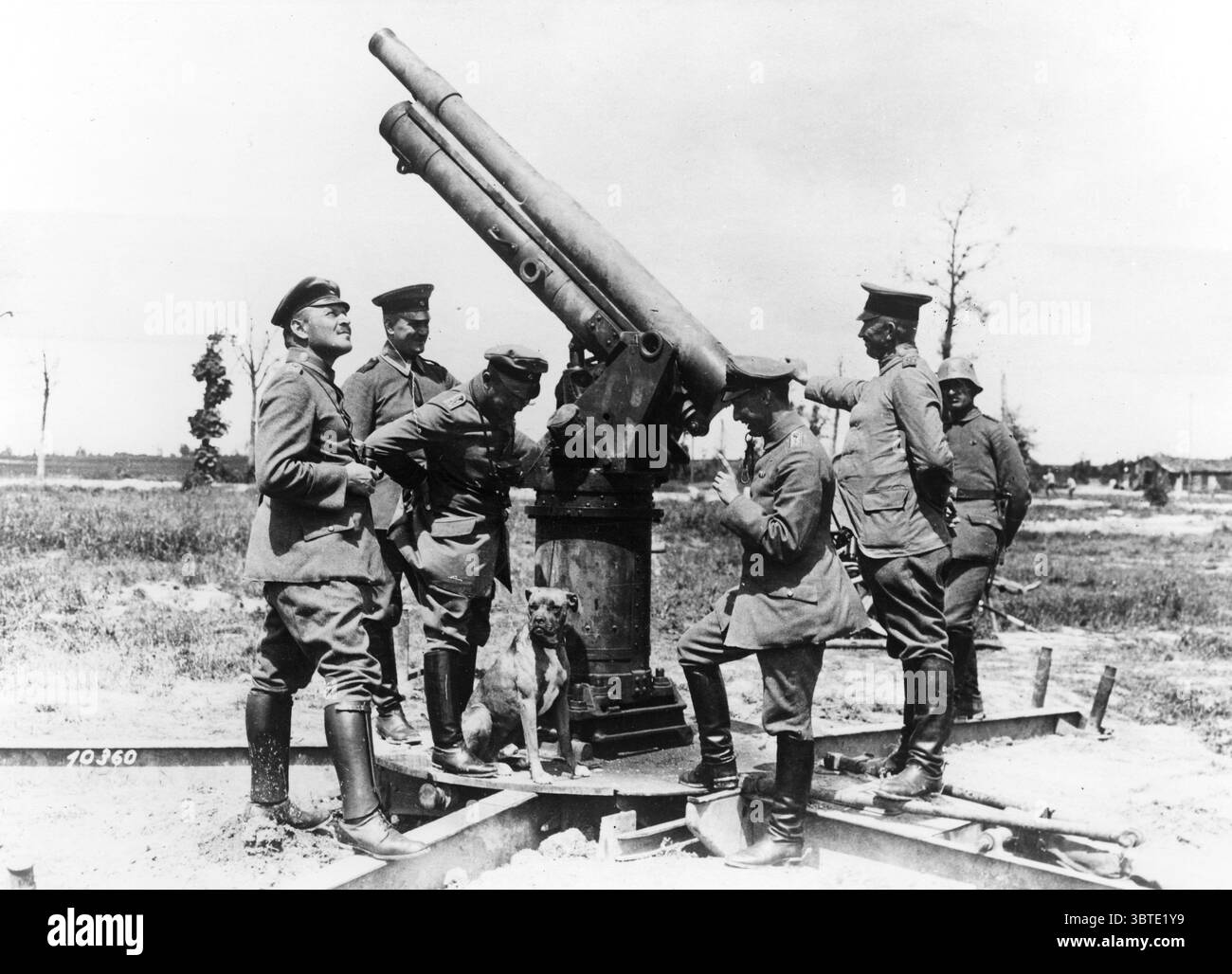 Anti aircraft guns crews hi-res stock photography and images - Alamy