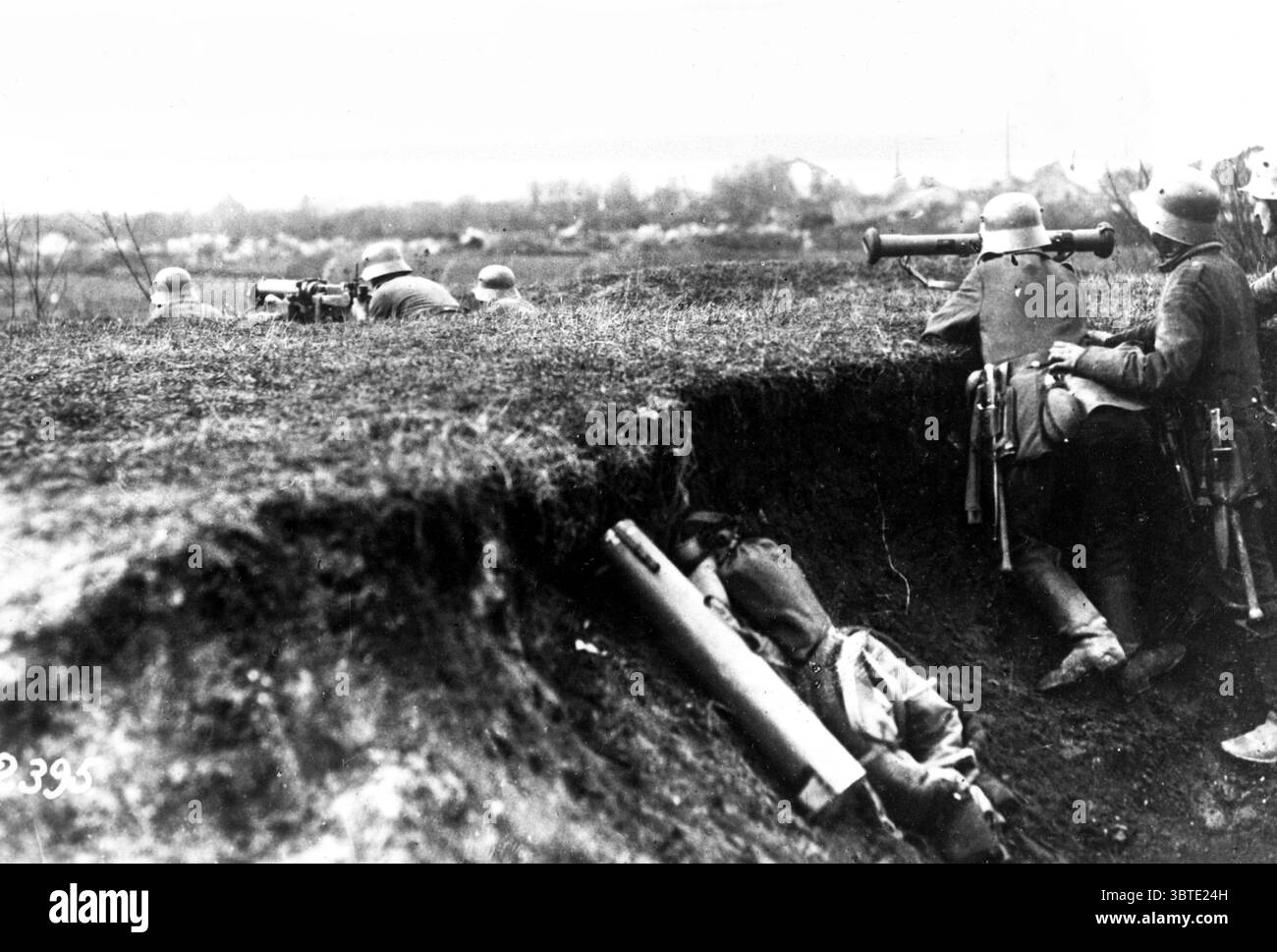 Rearguard soldier machine gun covering hi-res stock photography and ...