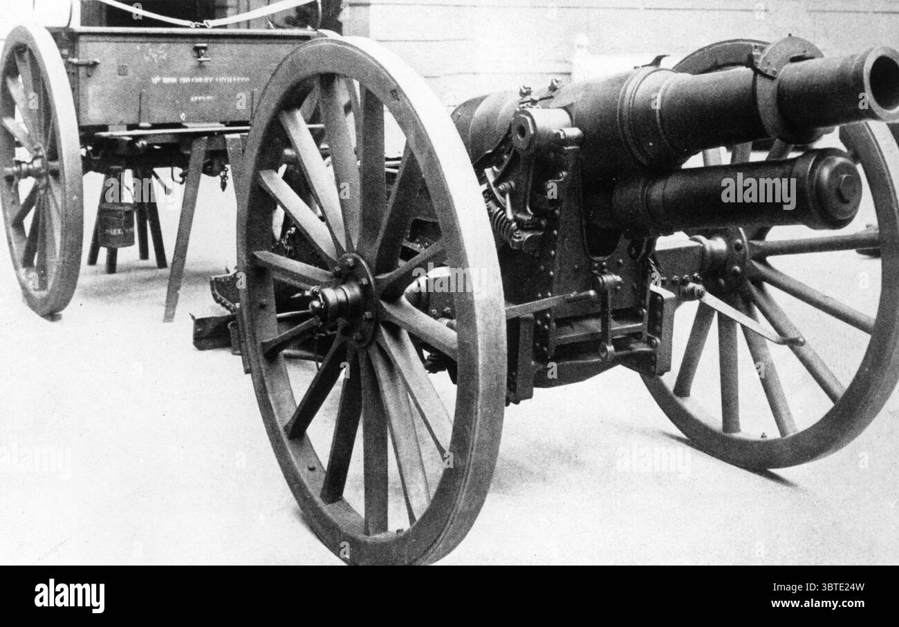 French 120 gun hi-res stock photography and images - Alamy