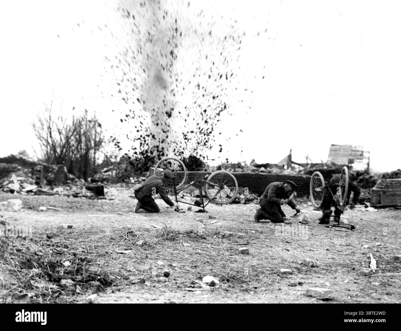 German retreat to the Hindenburg line Cycle orderlies under fire in the ...