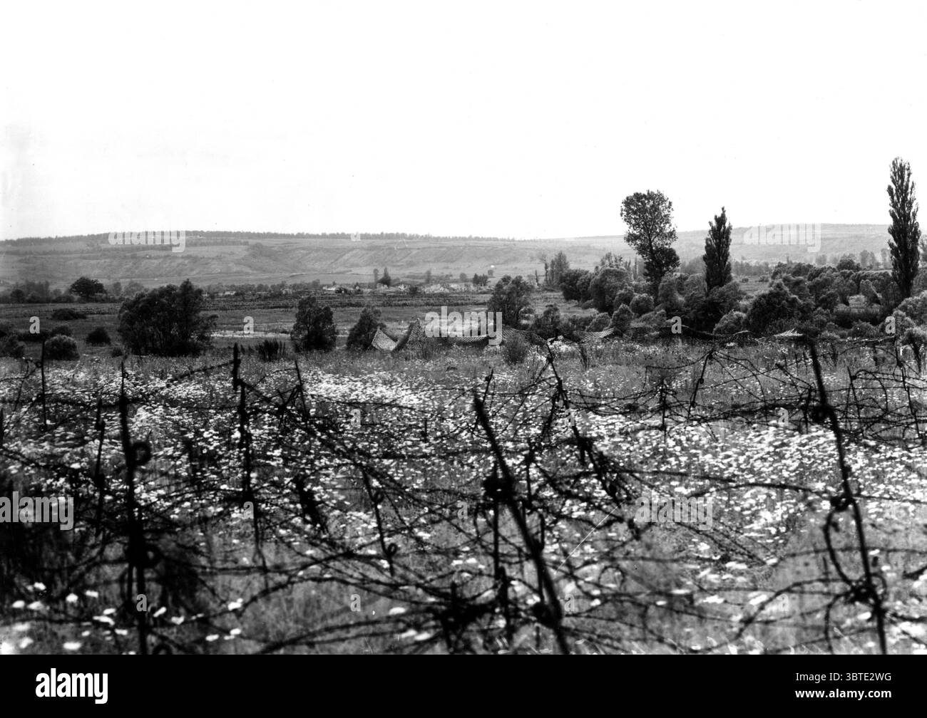 Ww1 battlefield barbed wire hi-res stock photography and images - Alamy