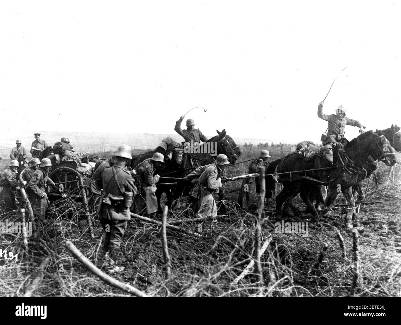 German soldiers with horse - drawn gun carriage , moving up a 77 mm ...