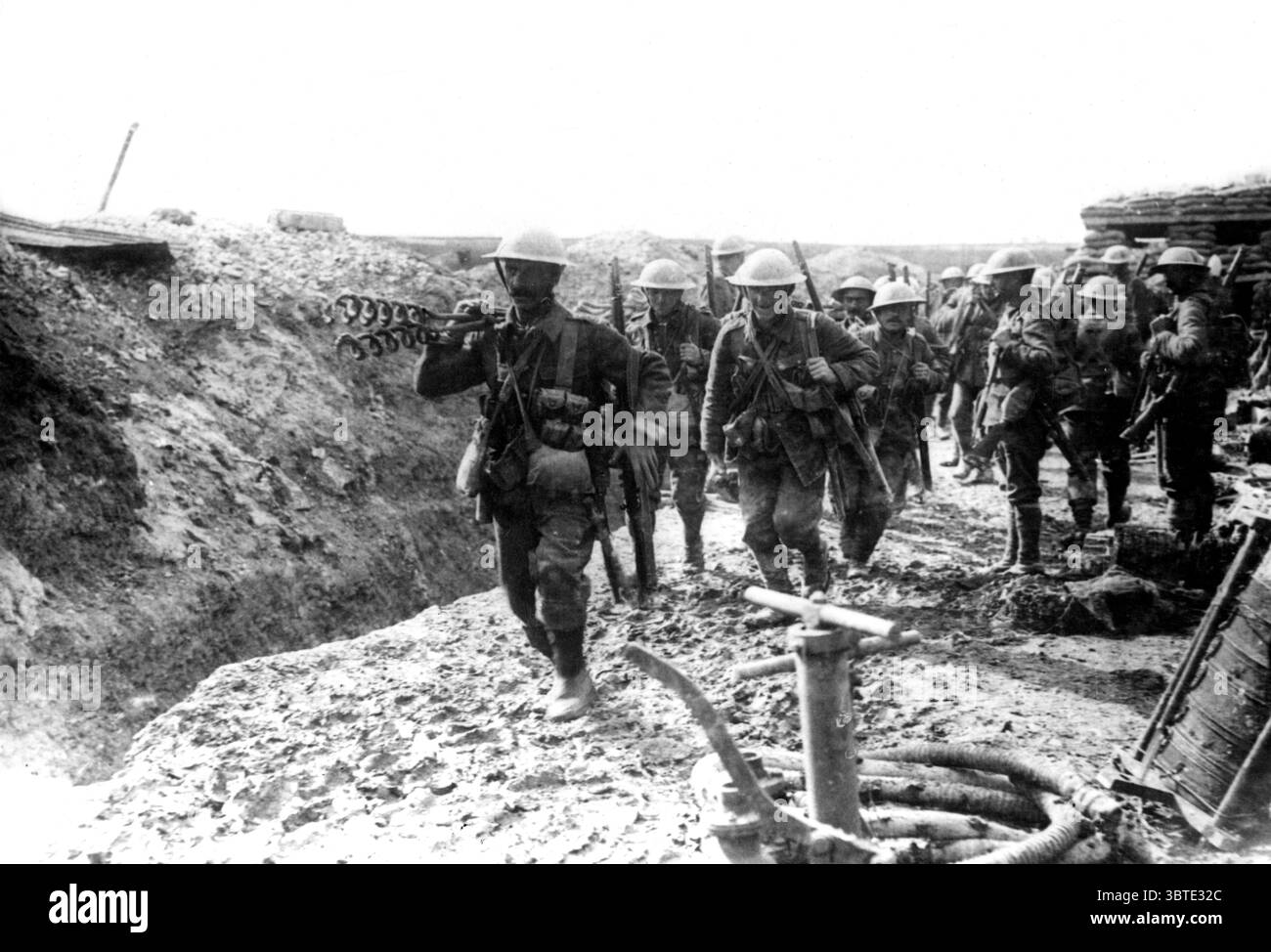 Battle of Albert Wiring party of the Royal Warwickshire regiment going ...