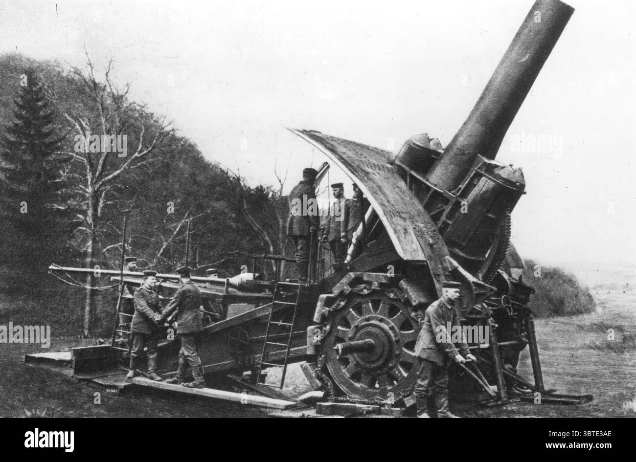 German mortar battery hi-res stock photography and images - Alamy