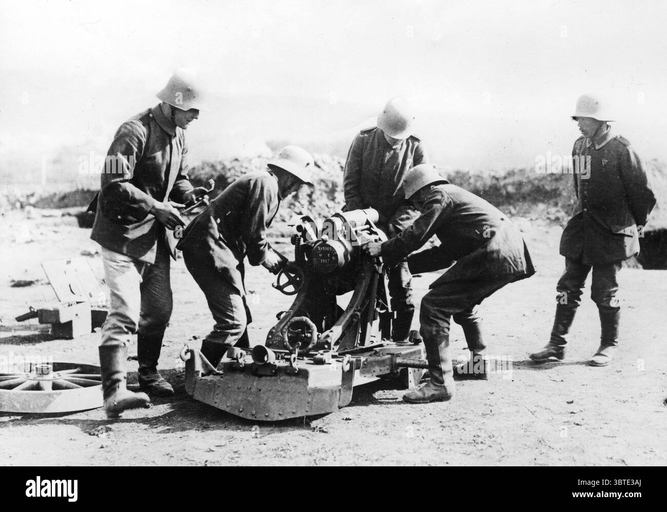 Troops assembling hi-res stock photography and images - Alamy