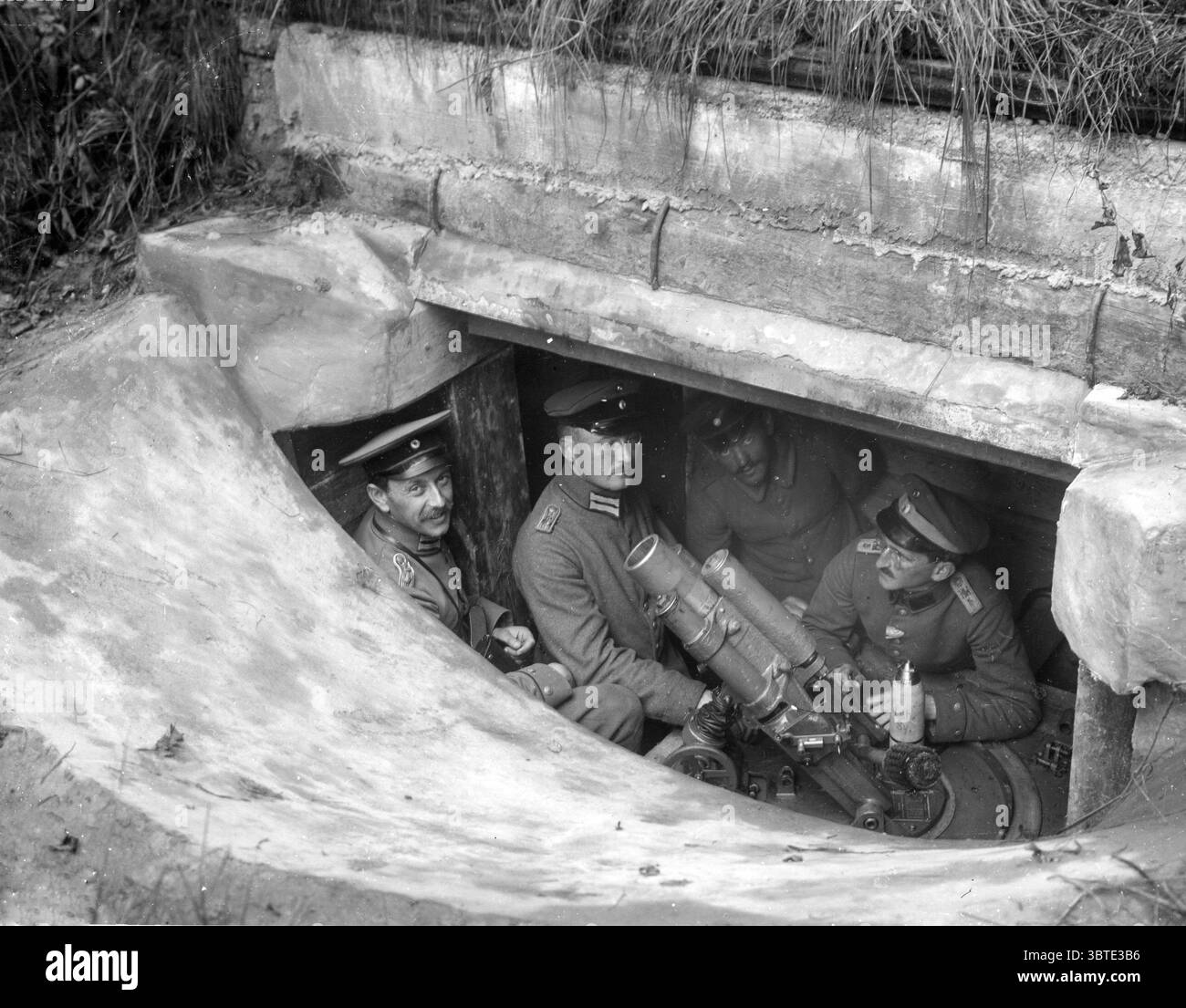 1 6 1 7 cm Black and White Stock Photos & Images - Alamy