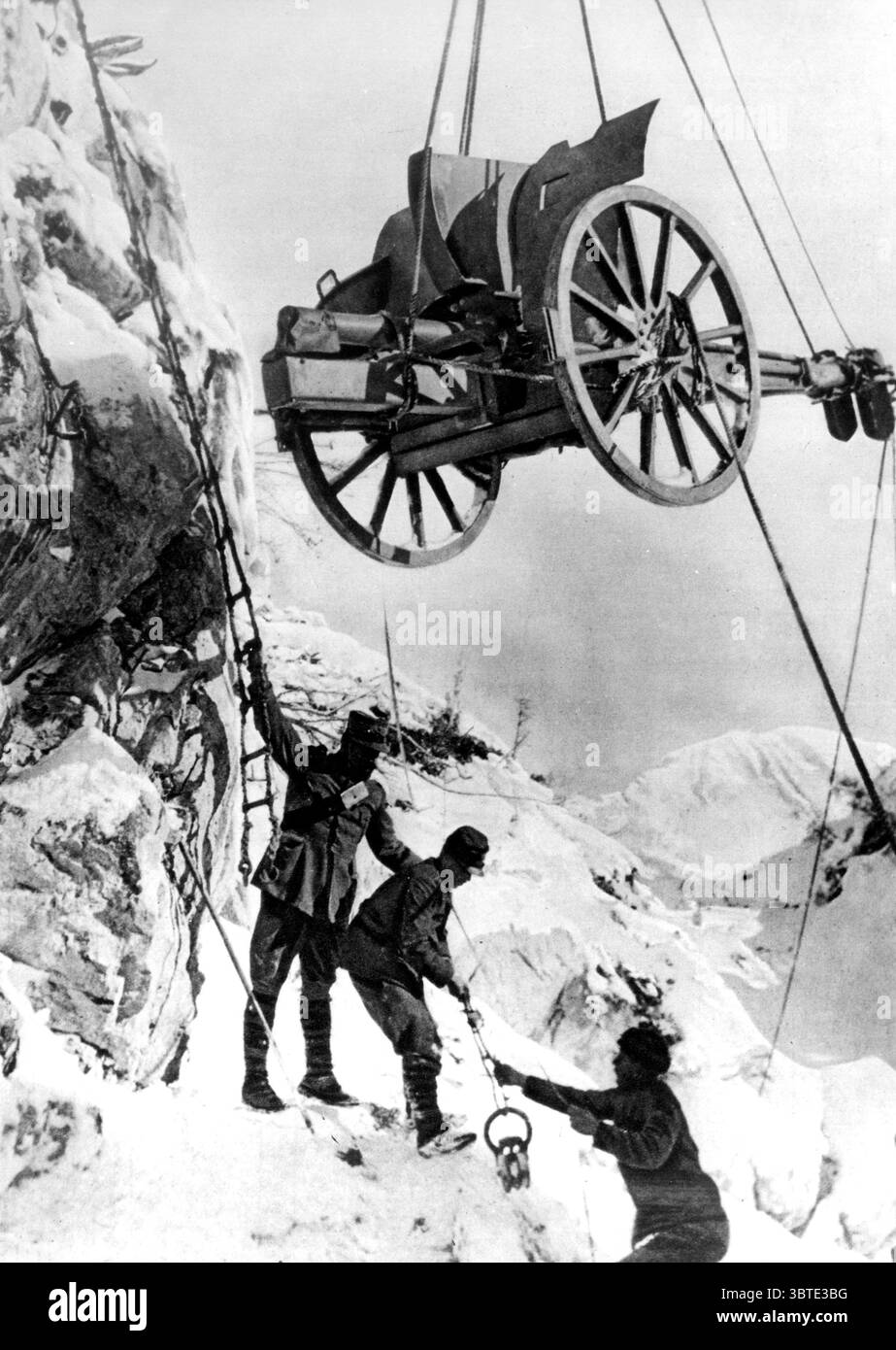 Harlem artillerymen handling a gun in the Alps Stock Photo - Alamy