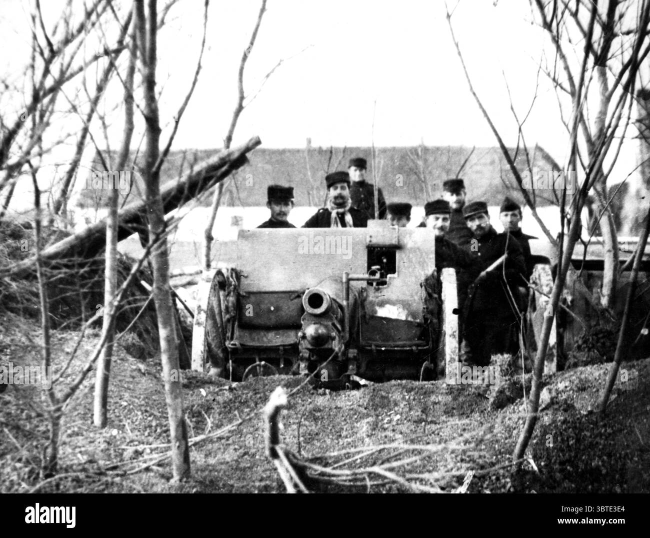 Belgian field gun and crew in position . 1914 Stock Photo - Alamy