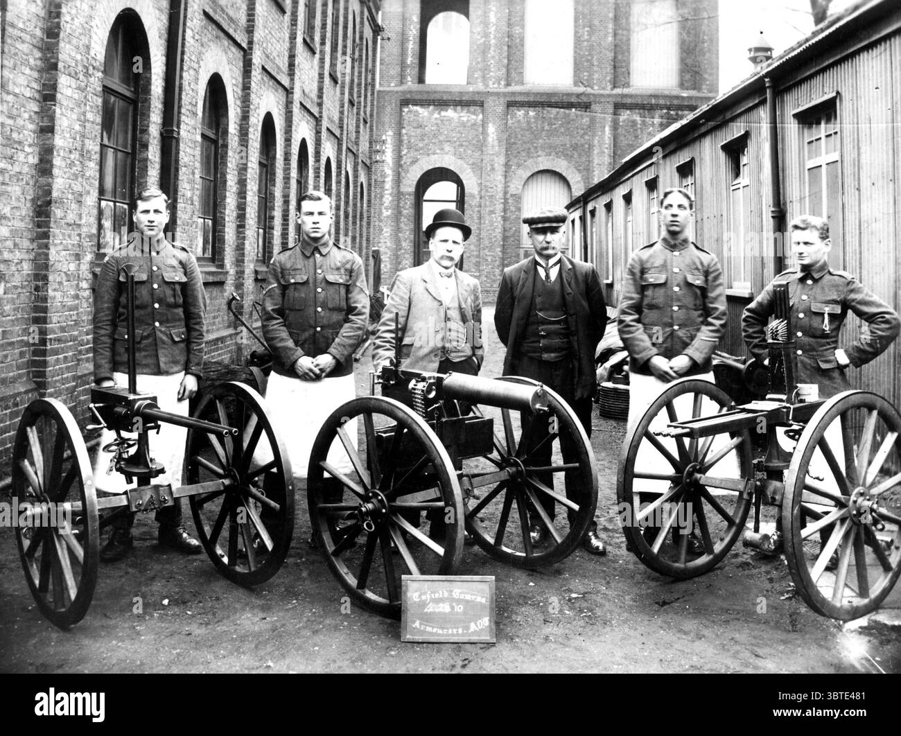 Machine gun early 20th hi-res stock photography and images - Alamy