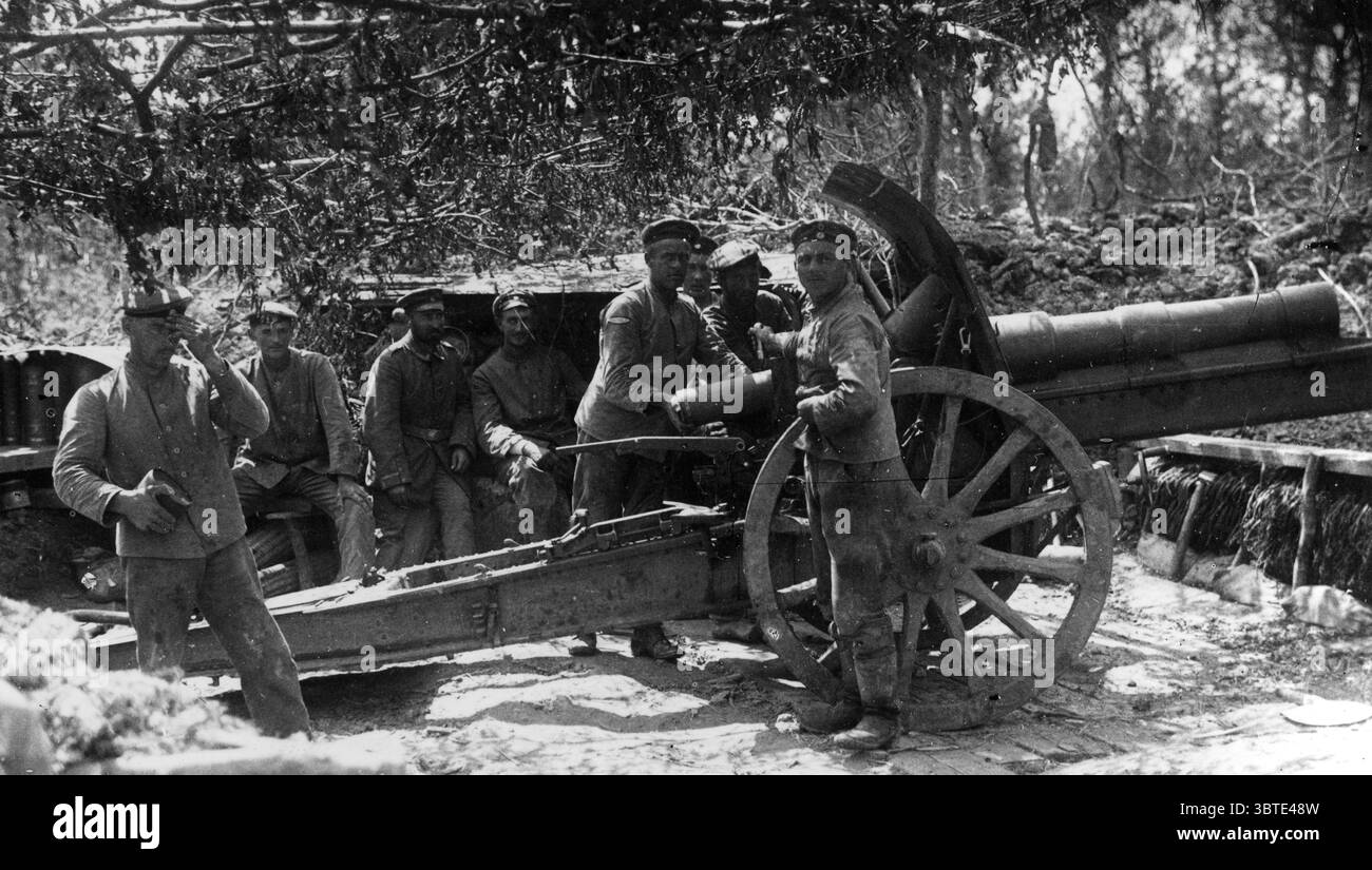 Field howitzer Black and White Stock Photos & Images - Alamy