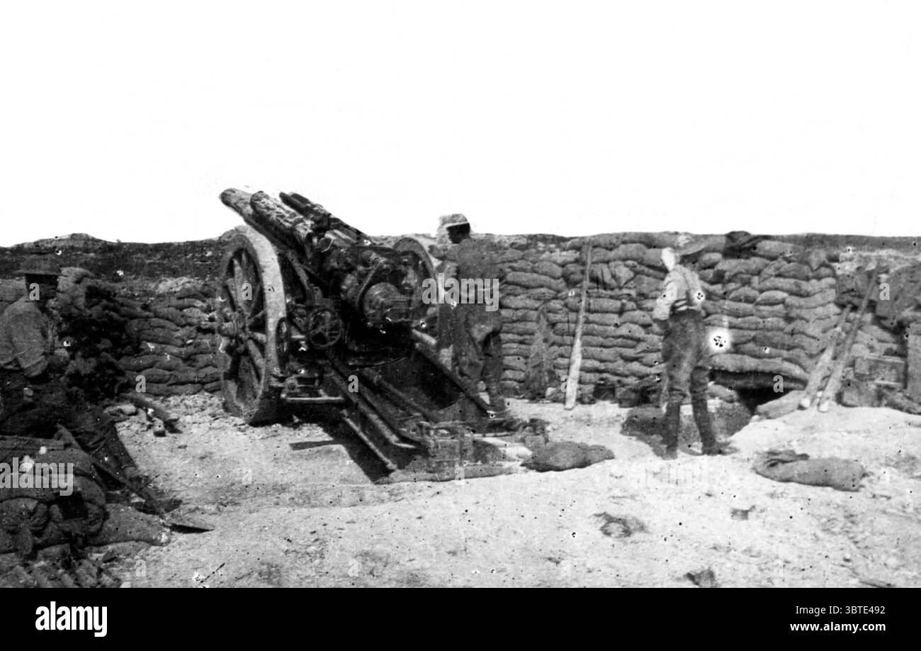 60 pounder gun pit at Maricourt . 1916 Stock Photo - Alamy