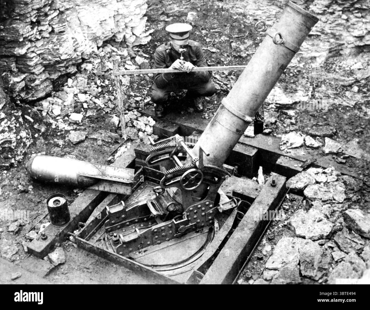 240 mm trench mortar hi-res stock photography and images - Alamy