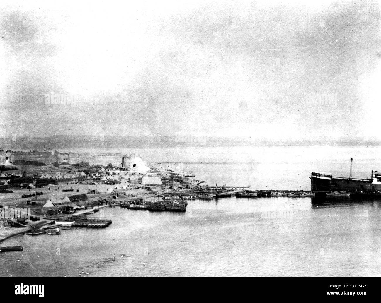 " V " Beach . Sedd el Bahr Castle and SS River Clyde . Note ports in ...