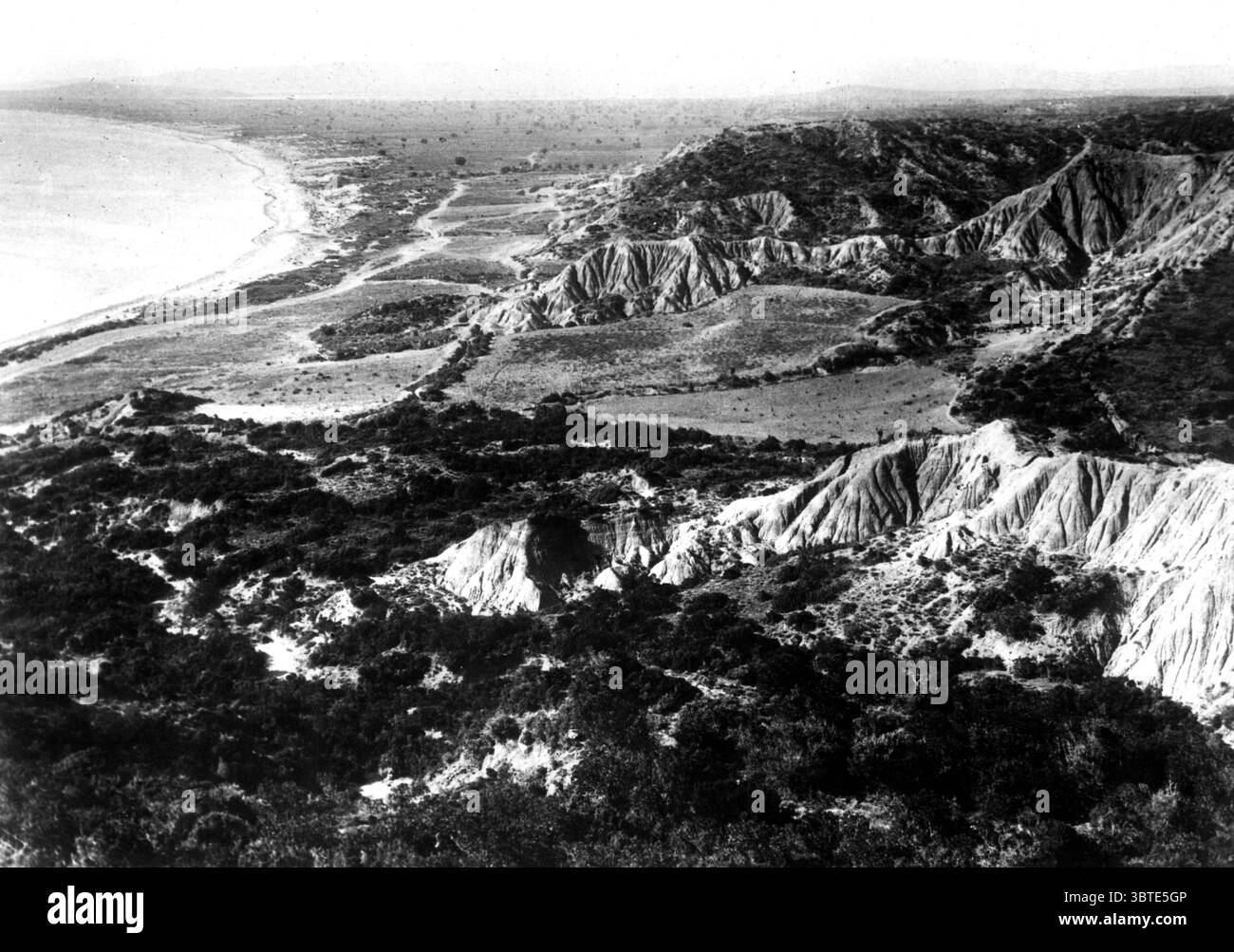 Scene of the Suvla and Anzac Advances . View from Anzac , looking ...
