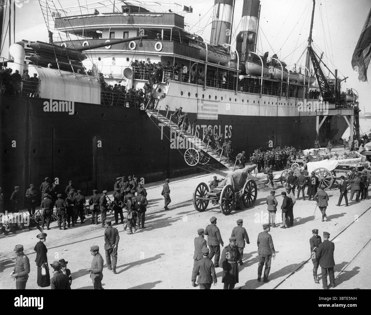 Troop disembarking hi-res stock photography and images - Alamy