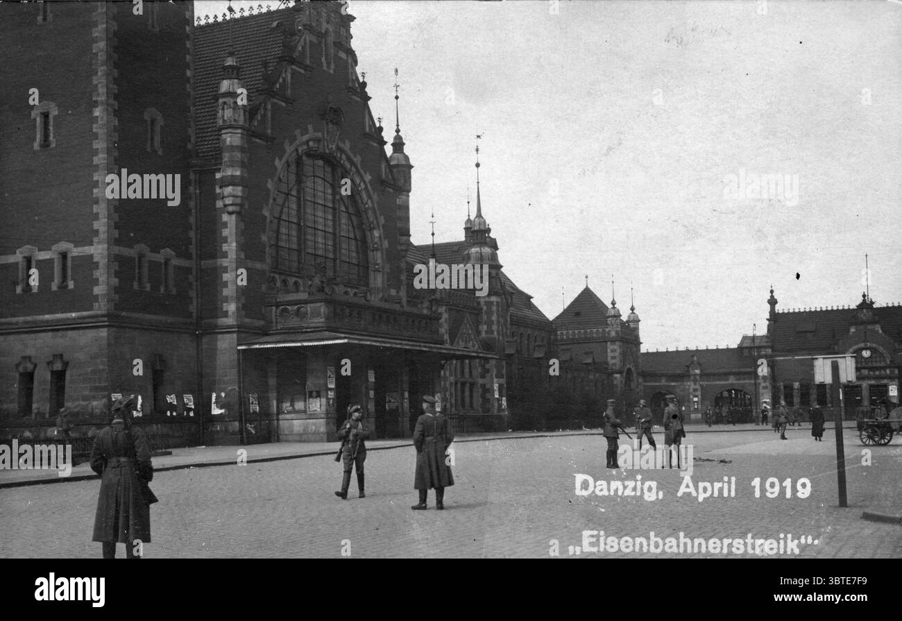 Railway building ww1 hi-res stock photography and images - Alamy