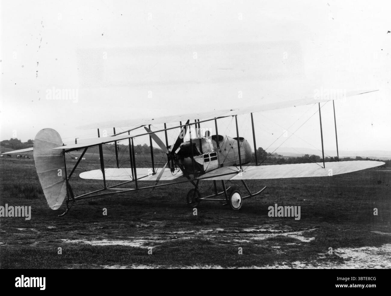 Royal Aircaft Factory F E 2 biplane - fighter / reconnaissance , night ...