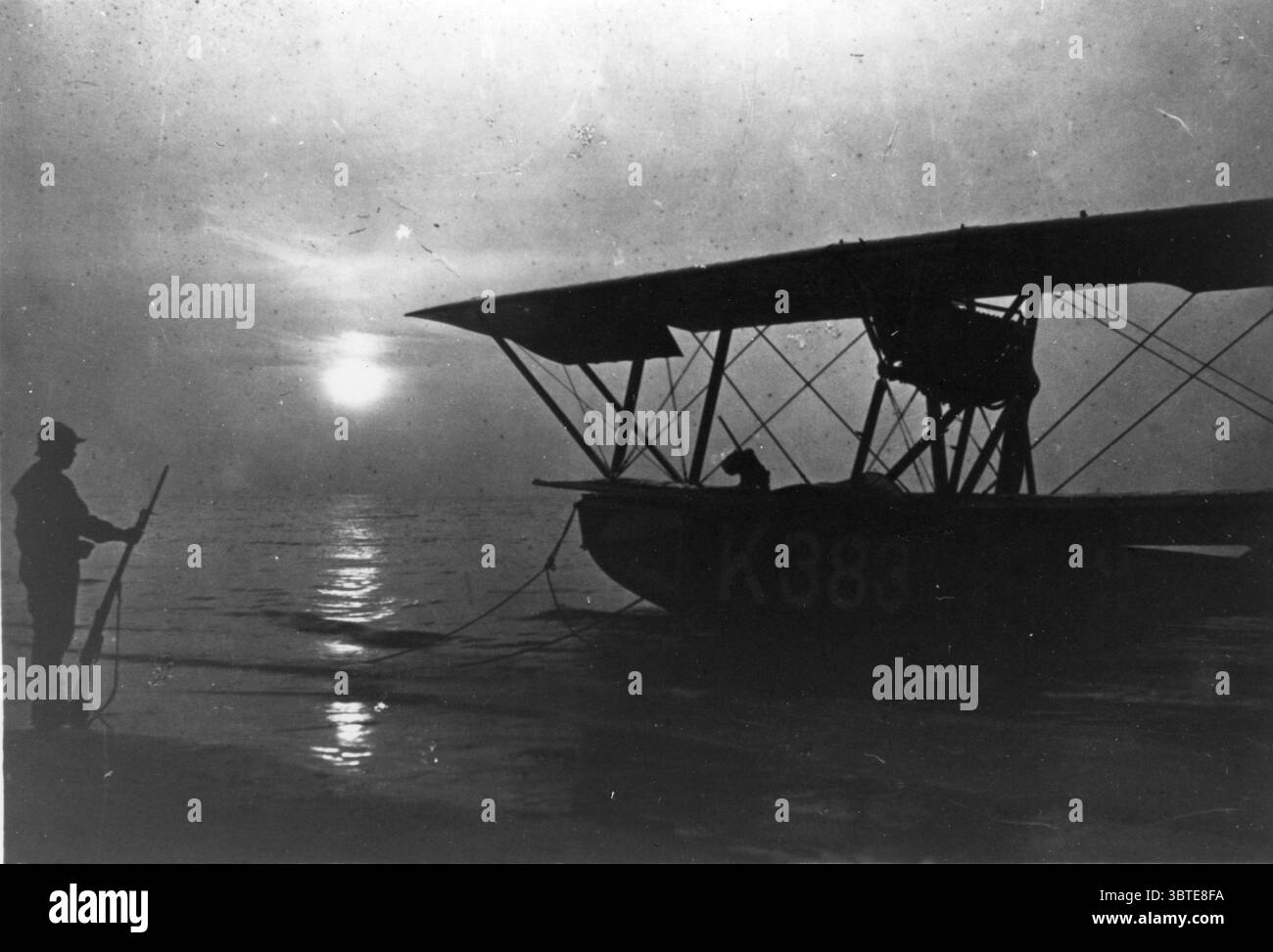 Macchi M8 seaplane ( military ) single engined puslar biplane . 1917 ...