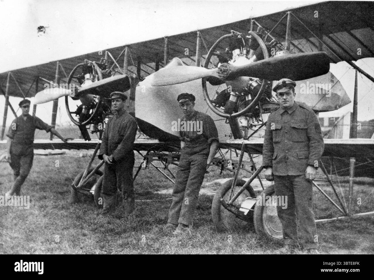 The Caudron G .4 was a French biplane with twin engines, widely used ...