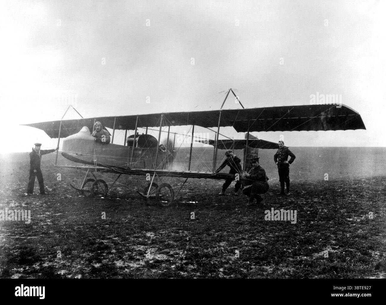 World War One - Aviation The Farman F.40 a French pusher biplane ...