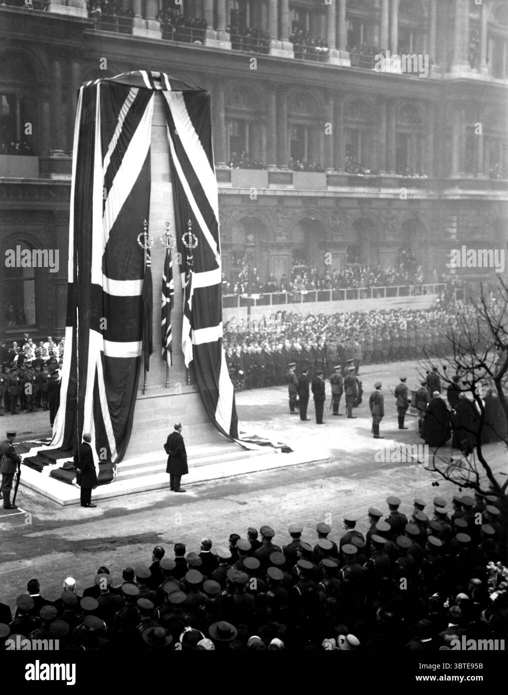 Remembrance Day / Armistice at the Cenotaph , Whitehall , London 1918 ...