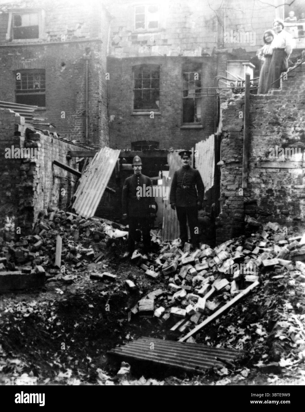 Air Raid damage , Chamber street , East London WWI Stock Photo - Alamy