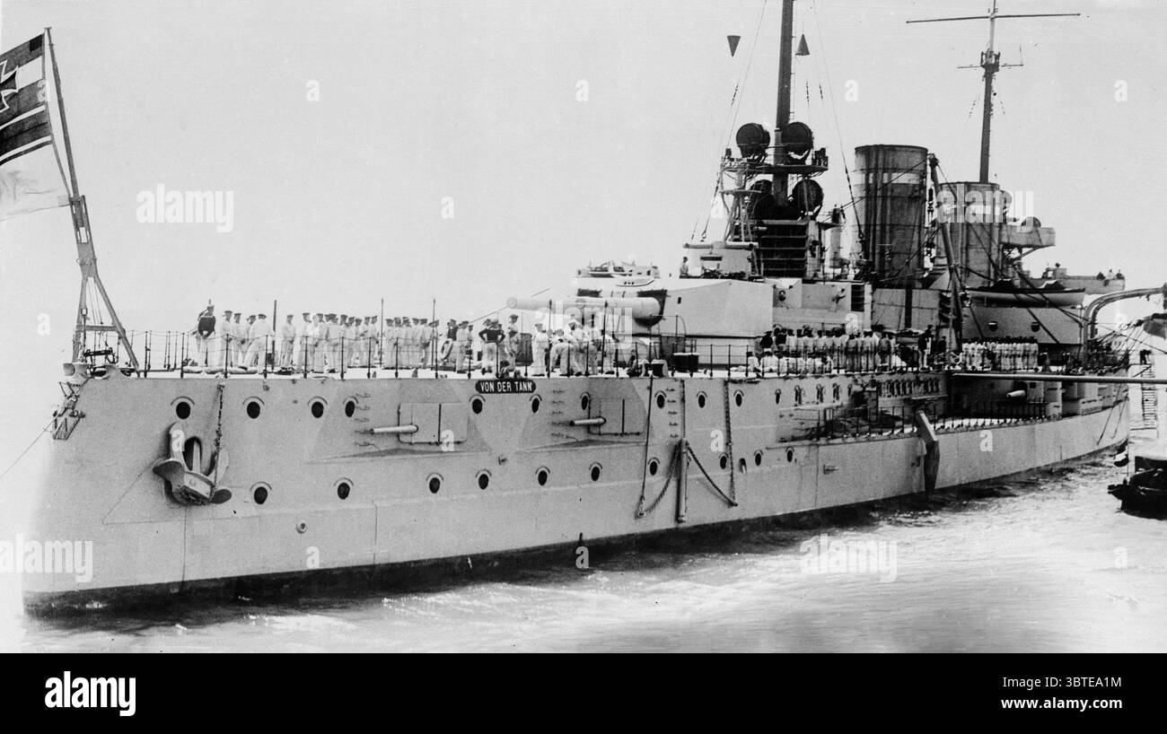 German Imperial Navy . SMS Von Der Tann with her crew on deck . 1914 ...