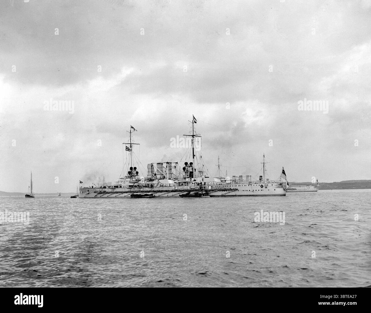 German Imperial Navy . SMS Thueringen - a Helgoland class Dreadnought ...