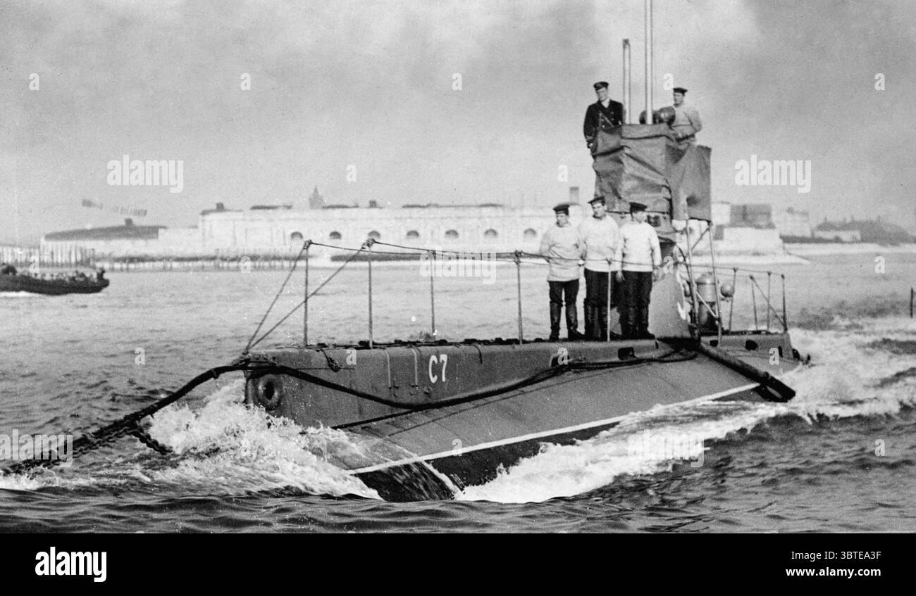 British Royal Navy . HM Submarine C 7 - a British C class submarine ...