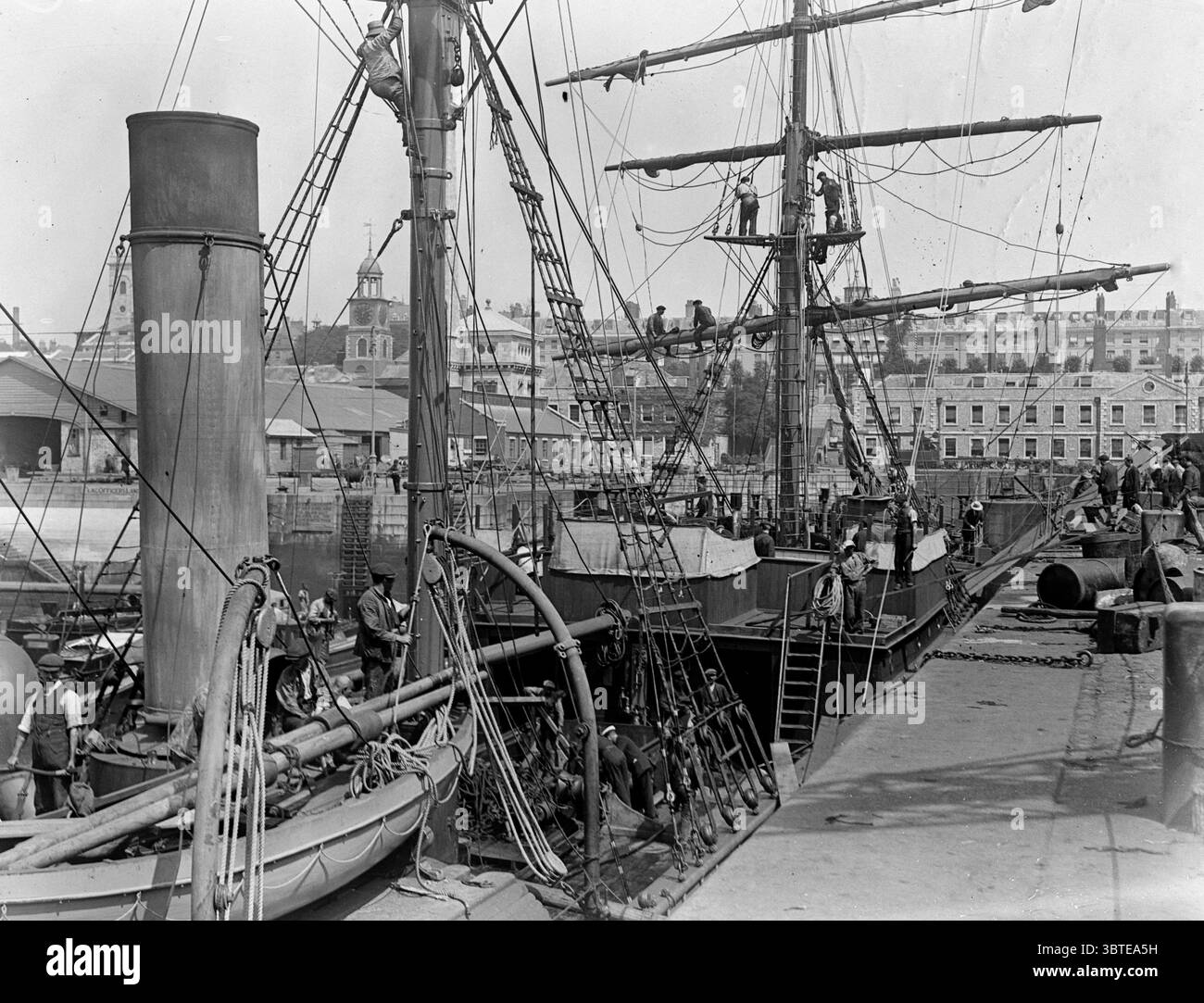Navy Official . Discovery The RRS Discovery was the last wooden three ...