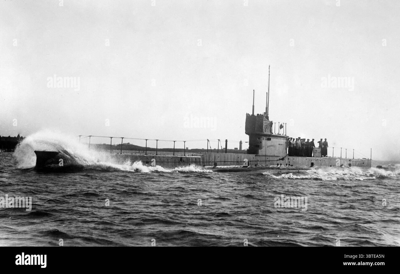 Royal Australian Navy The crew onboard HMA submarine AE1 . 1914 HMAS ...