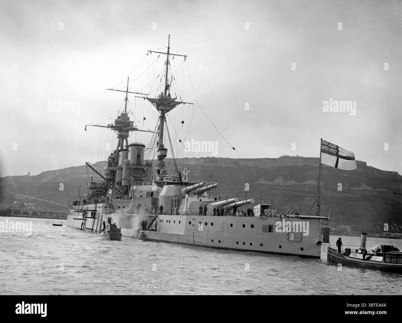 British Royal Navy . HMS Queen Elizabeth moored at Portland Bay ...